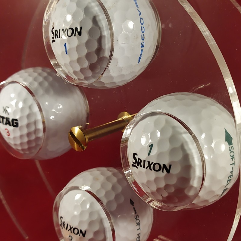 Plexi display for golf balls